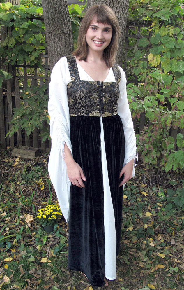 Women's Renaissance Outfits - Four Winds Clothing